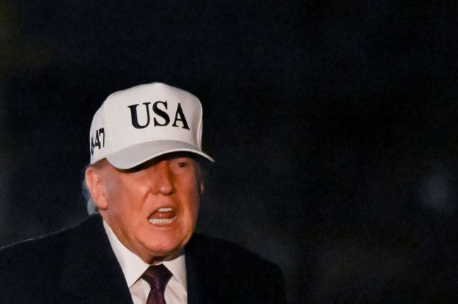 特朗普以关税炸弹起头，“与伊交易征税25%”